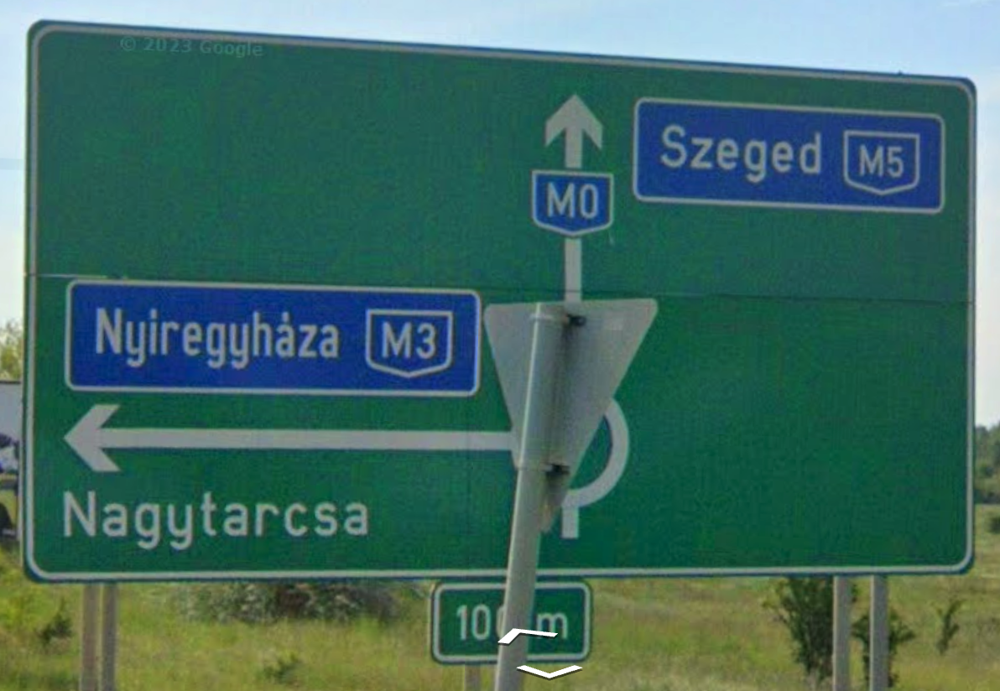 Hungary: street sign meta - Geometas